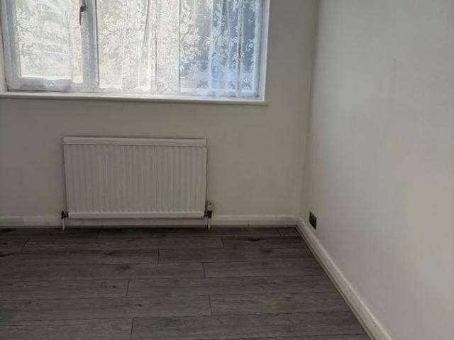 Angel Lane, Hayes UB3, 2 bed flat to rent, £2,000 pcm | PrimeLocation