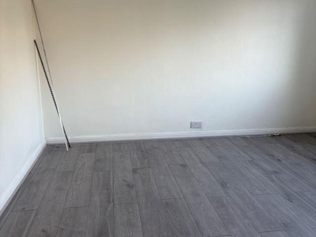 Angel Lane, Hayes UB3 2 bed flat to rent £2,000 pcm £462 pw