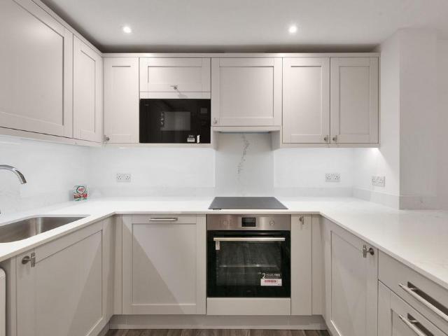 Angel Point, City Road EC1V 2 bed apartment to rent £3,500 pcm £808 pw