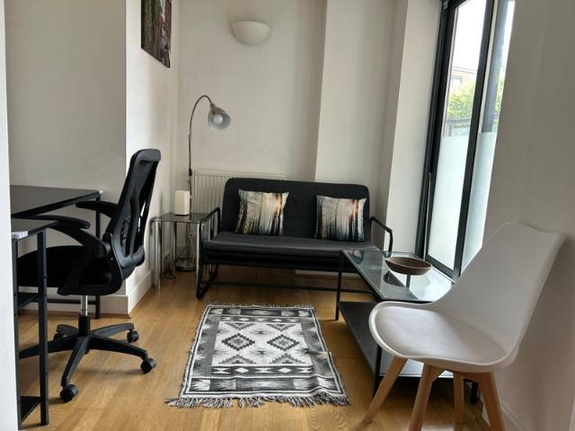 Angel station only 3 min walk from this 1 bed flat