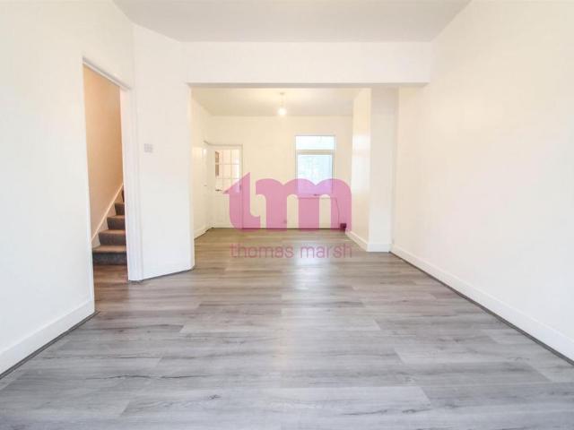 Angle Road, Grays 3 bed terraced house to rent £1,900 pcm £438 pw