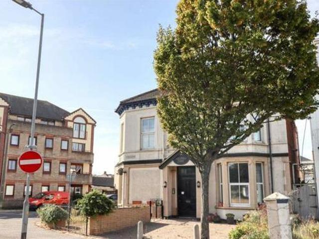 Anglefield Court, Carnarvon Road, 2 Bedroom Apartment