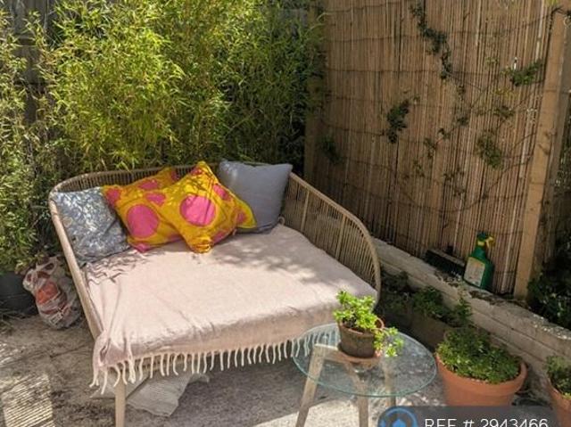 Angles Road, London, SW16 1 bed flat to rent £1,600 pcm £369 pw