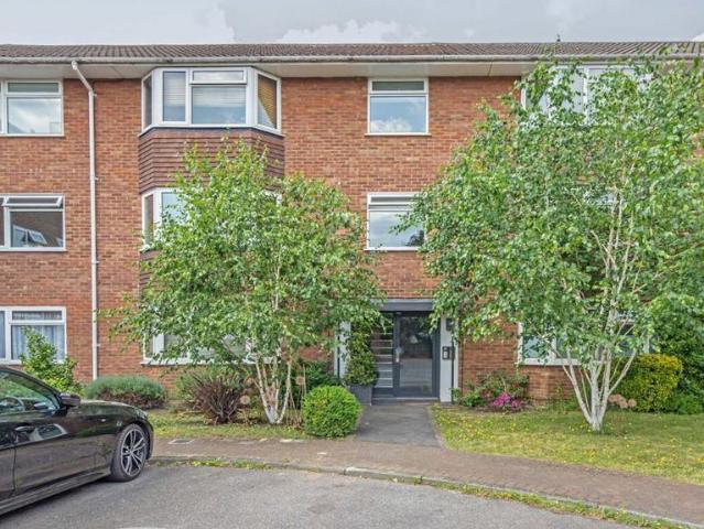 Anglesea Road, Kingston Upon Thames KT1 3 bed flat to rent £2,195 pcm £507 pw