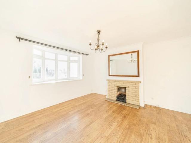 Anglesey Avenue, Farnborough, GU14