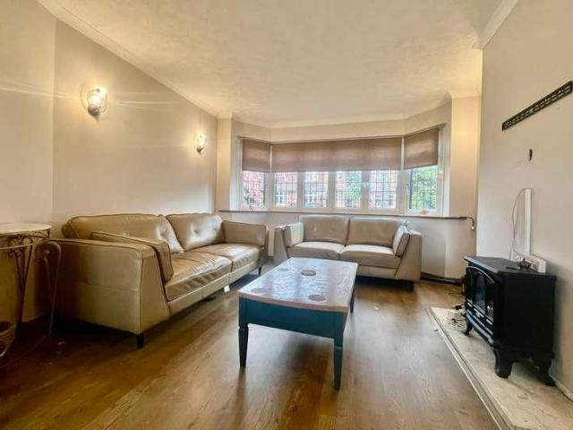 Anglesmede Crescent, Pinner, HA5