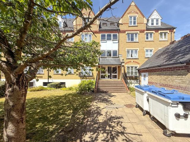 Anglian Close, Central Wat, Watford WD24, 1 bed flat to rent, £1,200 pcm | PrimeLocation
