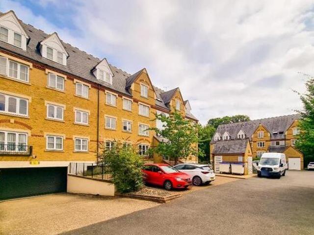 Anglian Close, Reeds, 2 Bedroom Flat