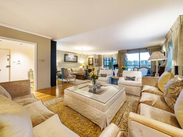 Anhalt Road, London, SW11 5 bed flat to rent £16,500 pcm £3,808 pw