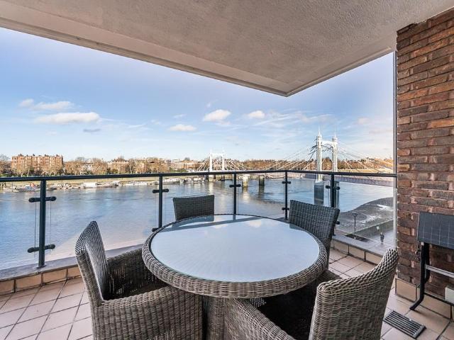 Anhalt Road, SW11 2 bed flat to rent £5,000 pcm £1,154 pw