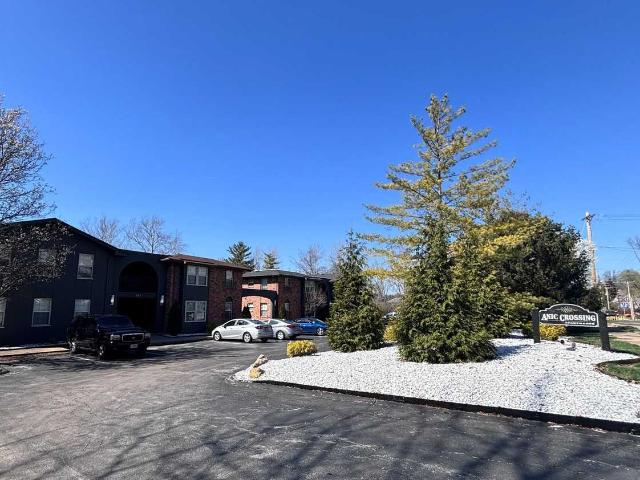 Anic Crossings 2 Bedroom Apartment for Rent at 405 S Geyer Rd, Kirkwood, MO 63122