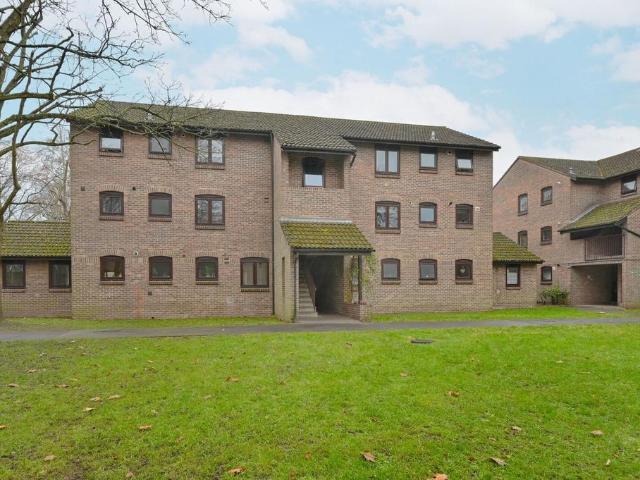 Anstice Close, Chiswick, London, W4 2 bed flat to rent £3,000 pcm £692 pw