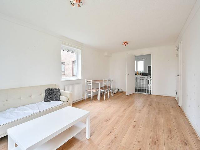 Anstice Close, Grove Park, London W4, 1 bed flat to rent, £1,800 pcm | PrimeLocation