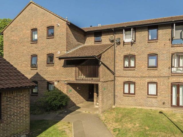 Anstice Close, London W4 1 bed flat to rent £1,850 pcm £427 pw