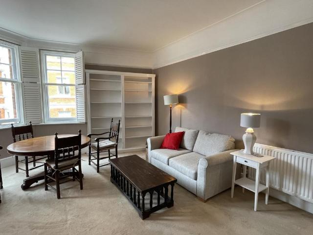 Ansdell St, Kensington W8 2 bed flat to rent £3,000 pcm £692 pw