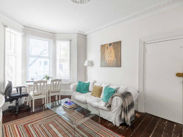 Anselm Road, Fulham, Hammersmith and. 1 bed flat to rent £2,150 pcm £496 pw
