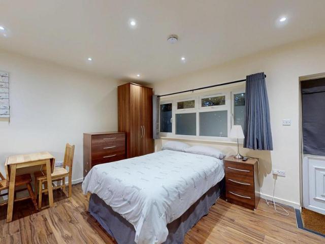 Anson Road, London NW2 Studio to rent £1,238 pcm £286 pw