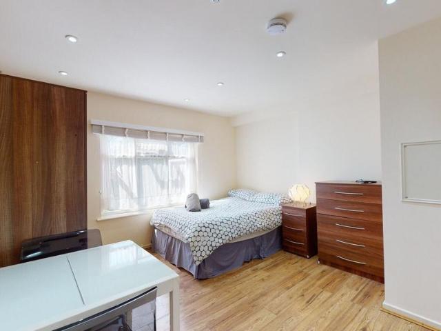 Anson Road, London NW2 Studio to rent £1,251 pcm £289 pw