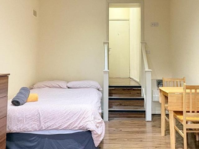Anson Road, London NW2 Studio to rent £1,272 pcm £294 pw