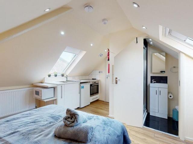 Anson Road, London NW2 Studio to rent £1,325 pcm £306 pw