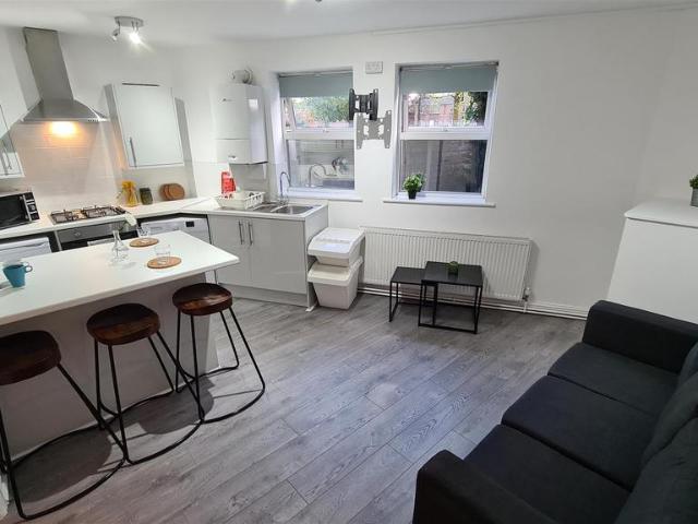 Anson Road 1, Victoria Park. 2 bed ground floor flat to rent £1,150 pcm £265 pw