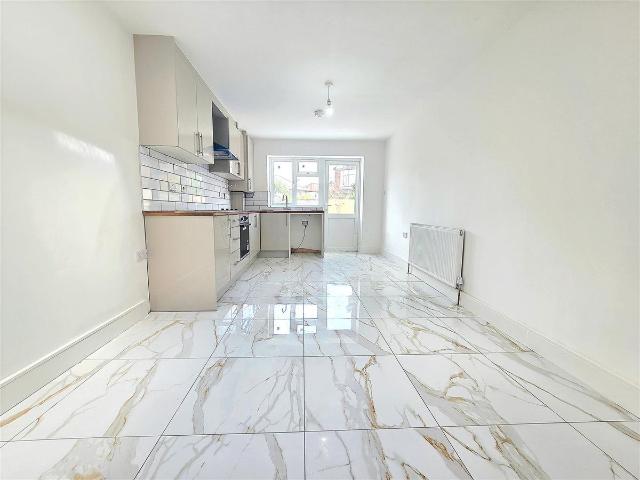 Anthony Road, Greenford UB6, 2 bed flat to rent, £1,850 pcm | PrimeLocation