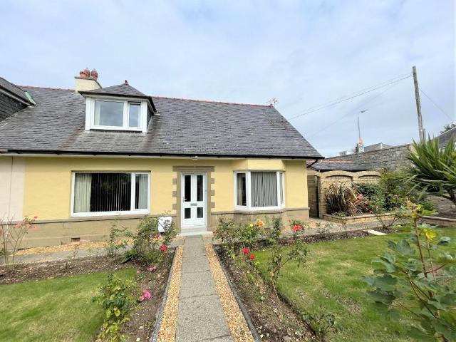 Anthony Road, Largs, North Ayrshire. 3 bed semi detached house to rent £3,200 pcm £738 pw