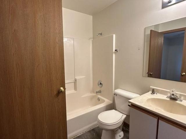 Anthos at DeKalb 2 Bedroom Apartment for Rent at 880 886/894 Regent Dr, Dekalb, IL 60115