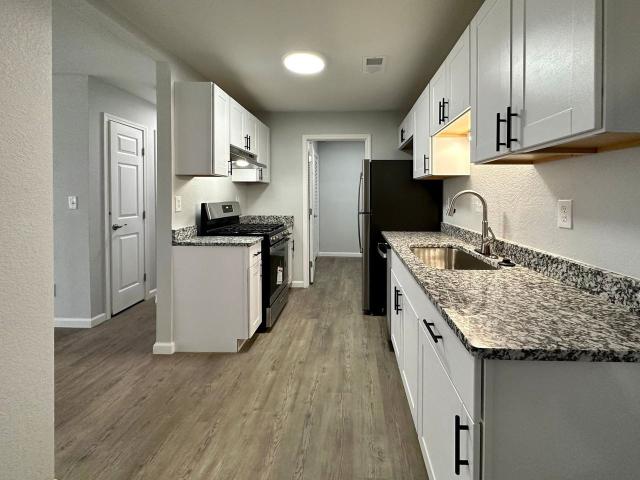 Anthos at Pinewood Manor 2 Bedroom Apartment for Rent at 6903 Tara Blvd, Jonesboro, GA 30236
