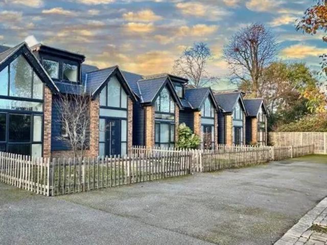 Antoni of London, East End Road, London, N2 0TH, United Kingdom | 2 bed house for rent #165380978 | Rentberry