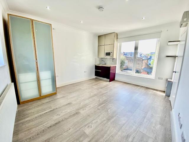 Antrobus Road, Chiswick, London W4, Studio to rent, £1,375 pcm | PrimeLocation