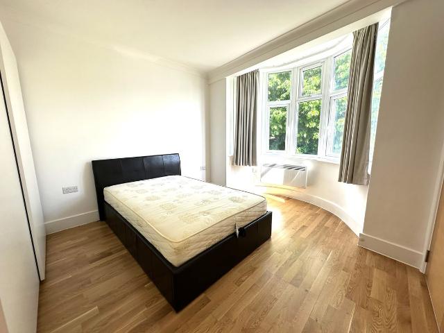 Antrobus Road, Chiswick, London W4, Studio to rent, £1,400 pcm | PrimeLocation