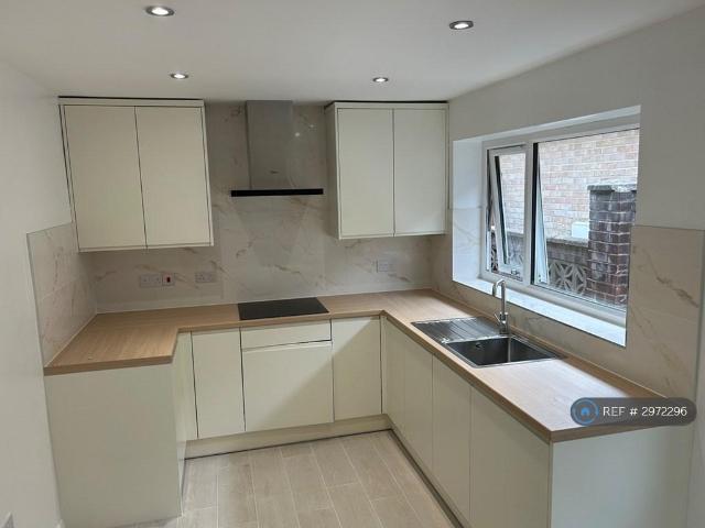 Anzac Close, Peacehaven, BN10 3 bed bungalow to rent £1,950 pcm £450 pw