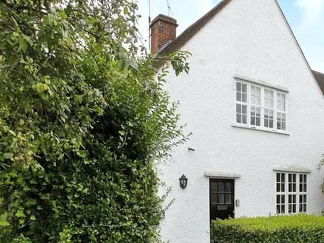 Asmuns Hill, London, NW11 6ET, United Kingdom | 3 bed duplex for rent #140395919 | Rentberry