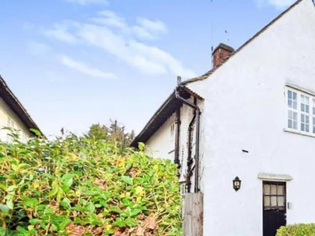 Asmuns Hill, London, NW11 6ET, United Kingdom | 3 bed duplex for rent #137933385 | Rentberry
