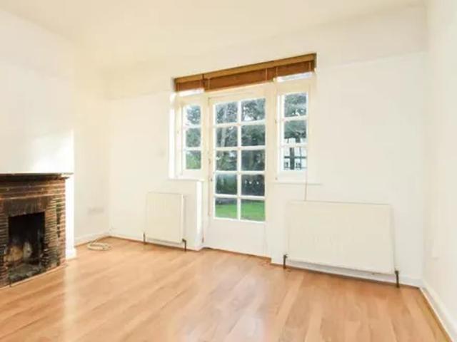 Asmuns Hill, London, NW11 6ET, United Kingdom | 3 bed duplex for rent #137933453 | Rentberry