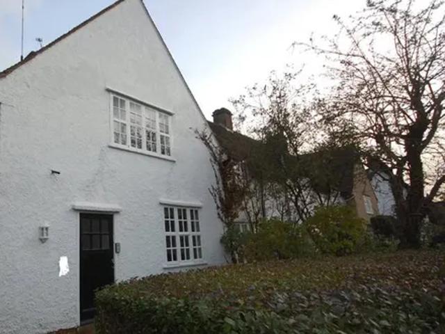 Asmuns Hill, London, NW11 6ET, United Kingdom | 3 bed house for rent #115646132 | Rentberry