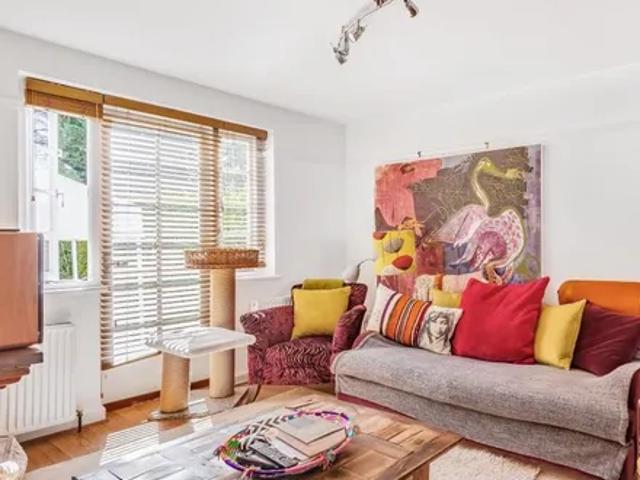 Asmuns Hill, London, NW11 6ET, United Kingdom | 3 bed house for rent #133303206 | Rentberry