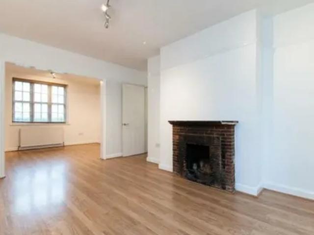 Asmuns Hill, London, NW11 6ET, United Kingdom | 3 bed house for rent #140397703 | Rentberry