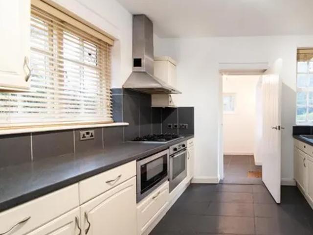 Asmuns Hill, London, NW11 6ET, United Kingdom | 3 bed house for rent #140655388 | Rentberry