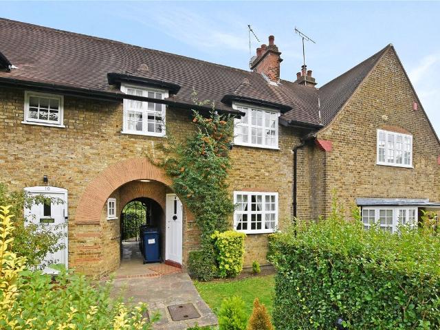 Asmuns Place, London NW11, 3 bed detached house to rent, £2,995 pcm | PrimeLocation