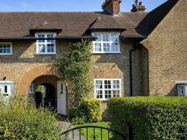 Asmuns Place, London, NW11 6XU, United Kingdom | 3 bed house for rent #167625570 | Rentberry
