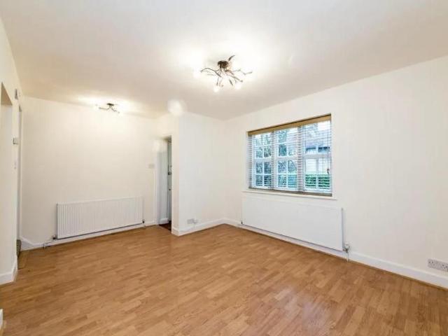 Asmuns Place, London