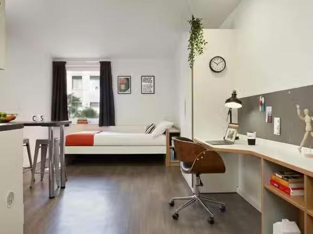 Asa Briggs House Bronze En Suite