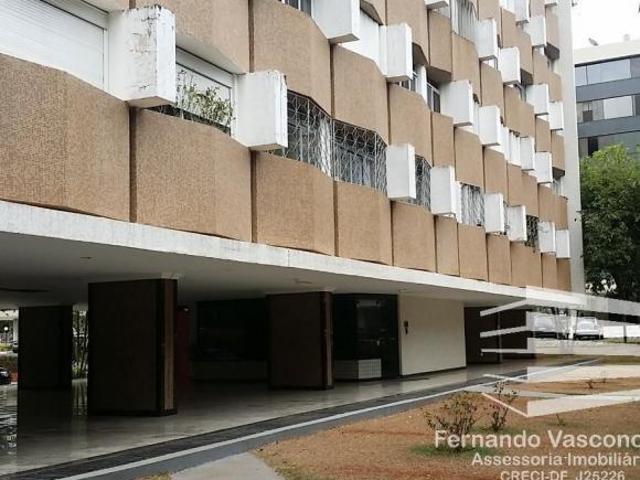Asa Norte SQN 304 Nascente Sala c/Varanda 03 qts 1 suíte 01 vaga