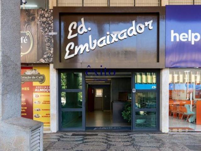 Asa Sul, SCS Quadra 4, Ed. Embaixador. Sala comercial à venda!