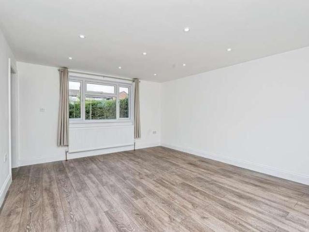 Ascot, Cheapside Village, SL5