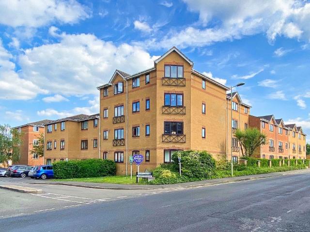 Ascot Court, Aldershot, Hampshire GU11, 2 bed flat to rent, £1,300 pcm | PrimeLocation