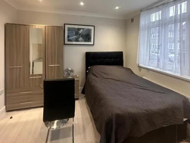 Ascot Close, London, IG6 3AE, United Kingdom | Studio apartment for rent #139068405 | Rentberry