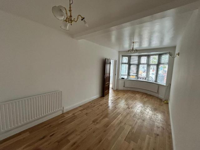 Ascot Gardens, Southall UB1, 4 bed semi detached house to rent, £2,600 pcm | PrimeLocation